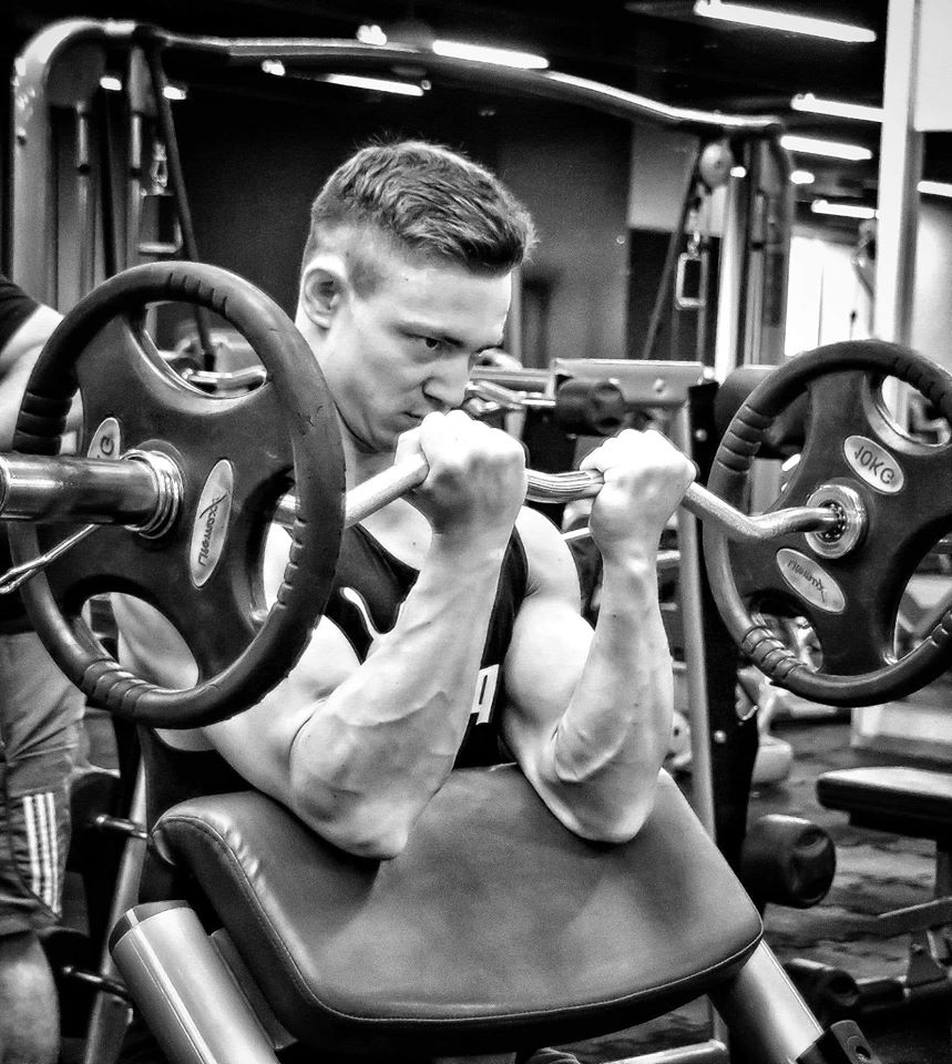 JAK ROZBUDOWAĆ BICEPS? Krótki poradnik i przykładowy plan - Radosław ...
